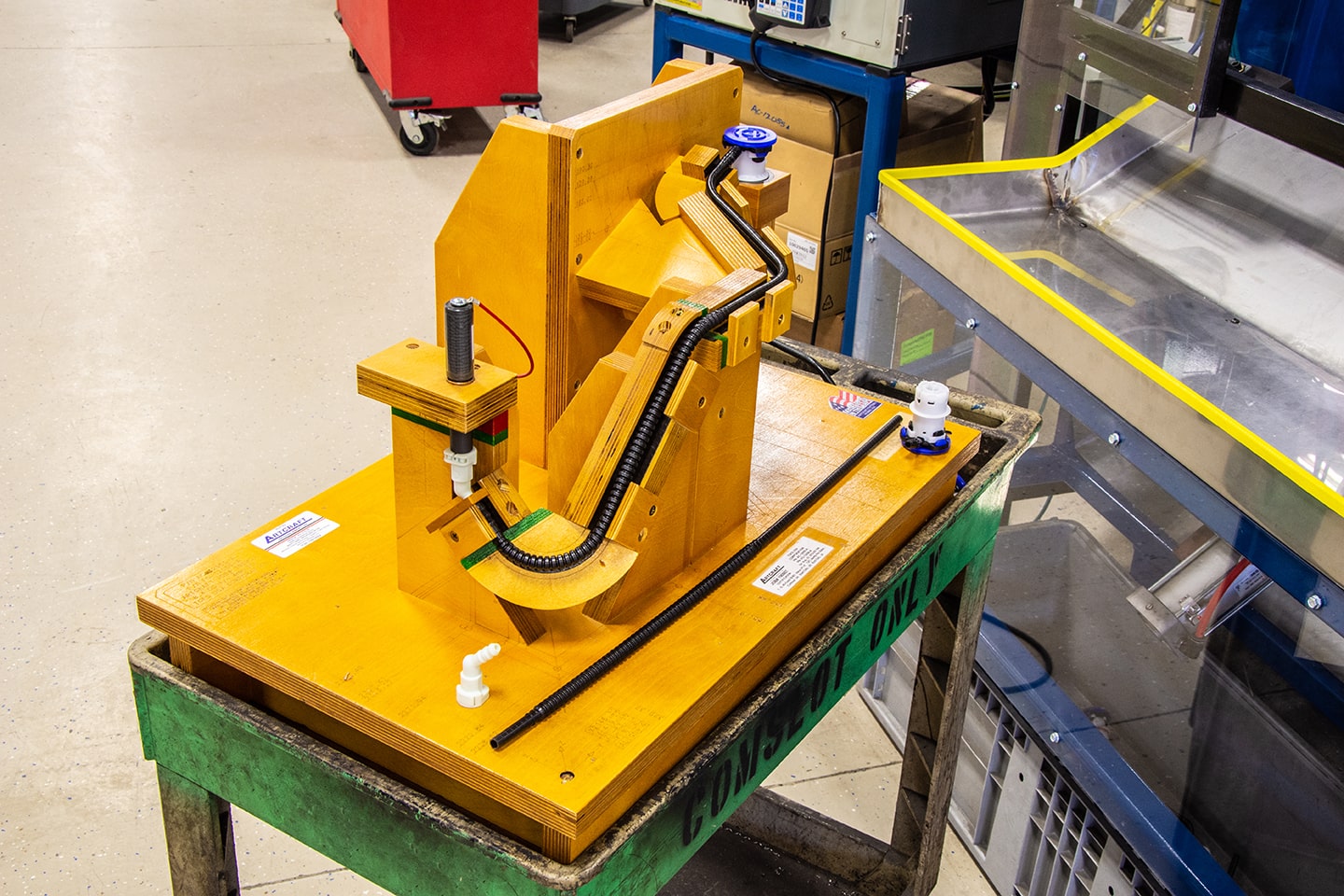 TECHNOLOGY & SERVICE